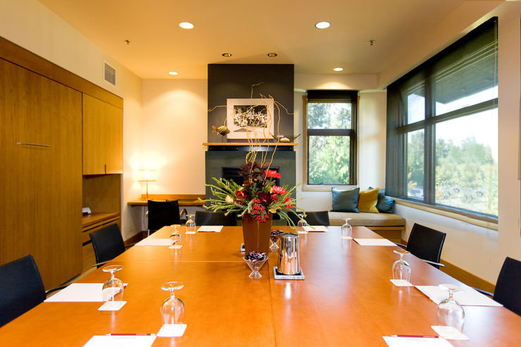 Cedarbrook Lodge - Stash Hotel Rewards